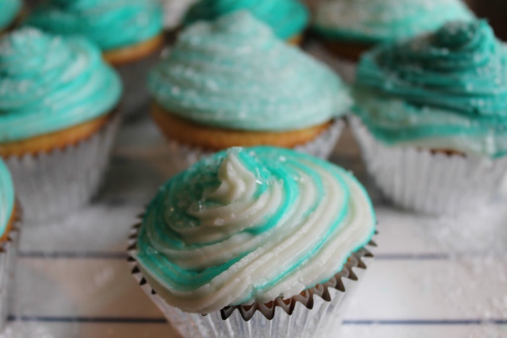 Fanciful {Frozen} Frosting | The Gingham Apron