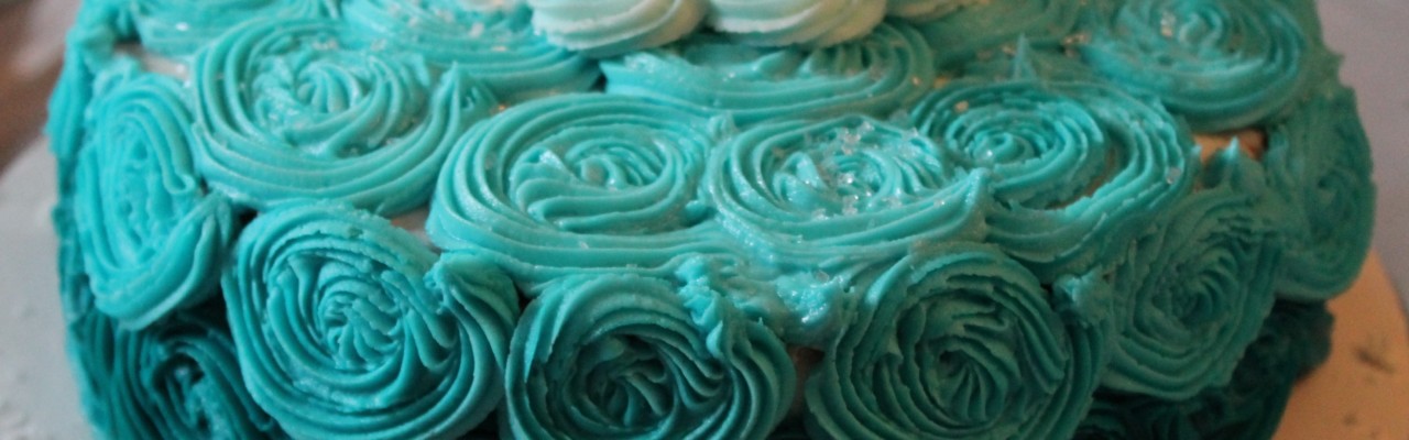 Fanciful {Frozen} Frosting | The Gingham Apron