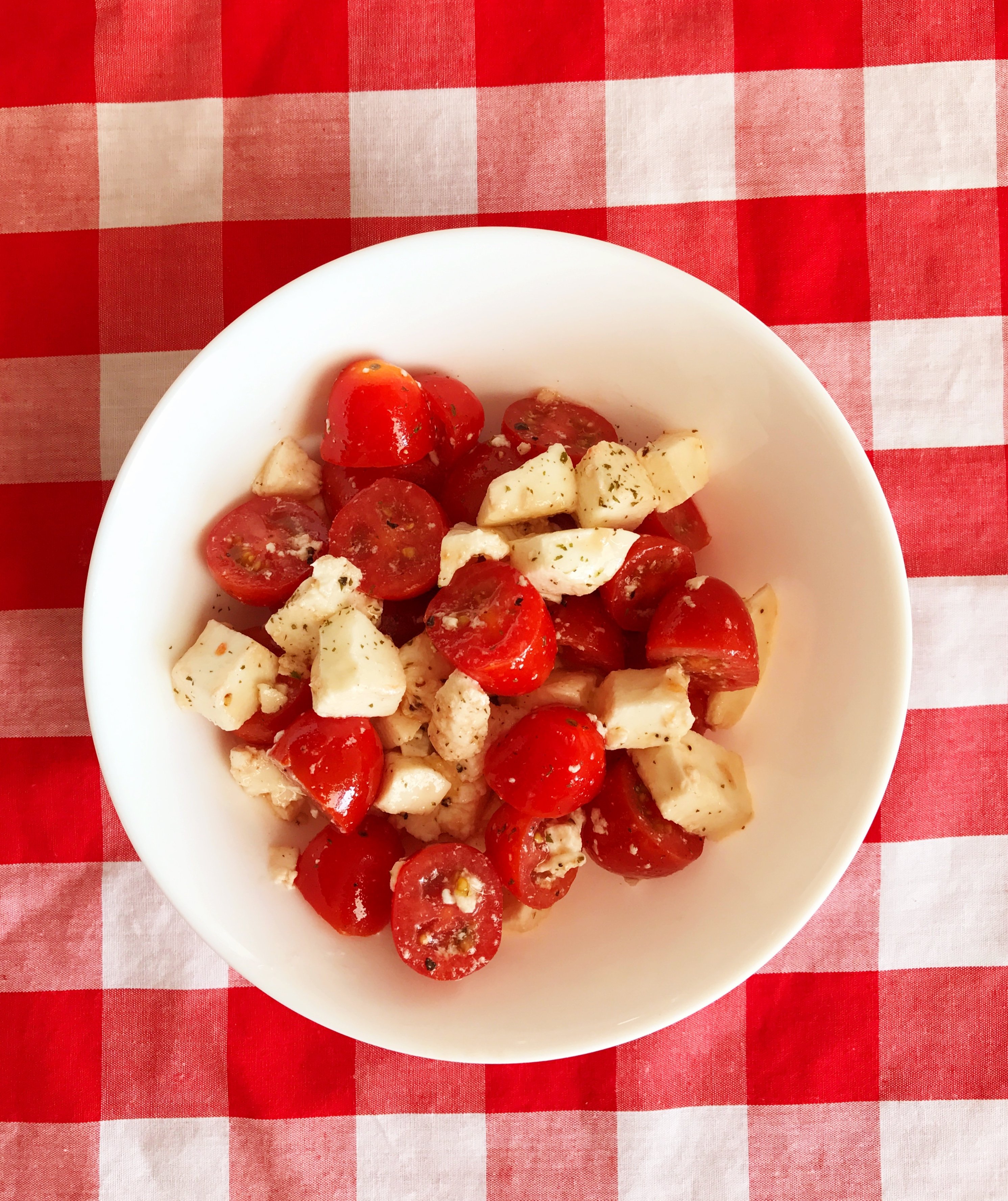 Fresh Tomato & Mozzarella Salad | The Gingham Apron