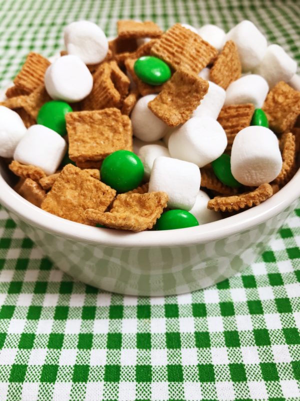 St. Patrick’s Day Snack Mix | The Gingham Apron
