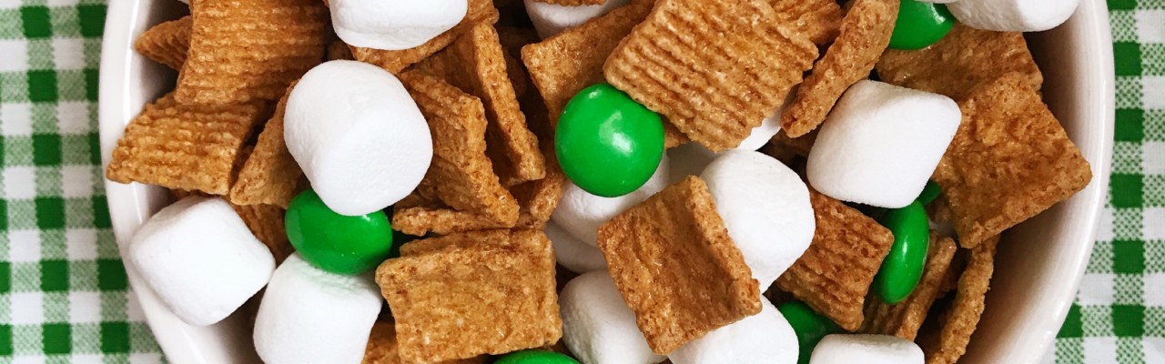 St. Patrick’s Day Snack Mix | The Gingham Apron
