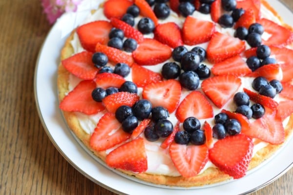 Sugar-Free Fruit Pizza | The Gingham Apron