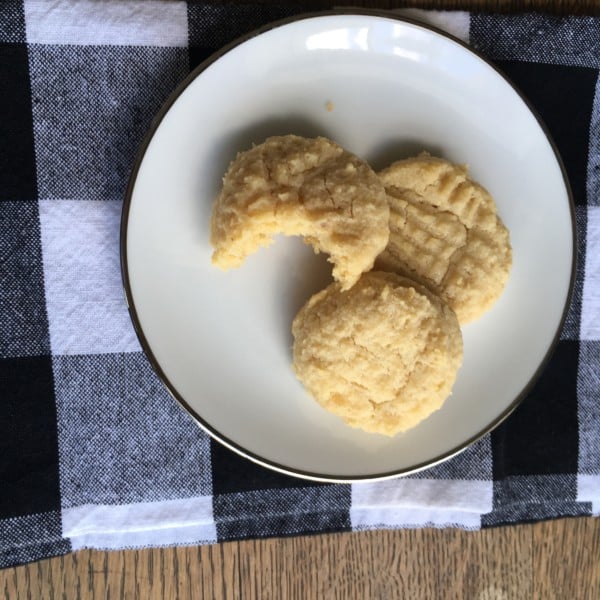Quick and Easy Sugar-Free Shortbread Cookies | The Gingham Apron