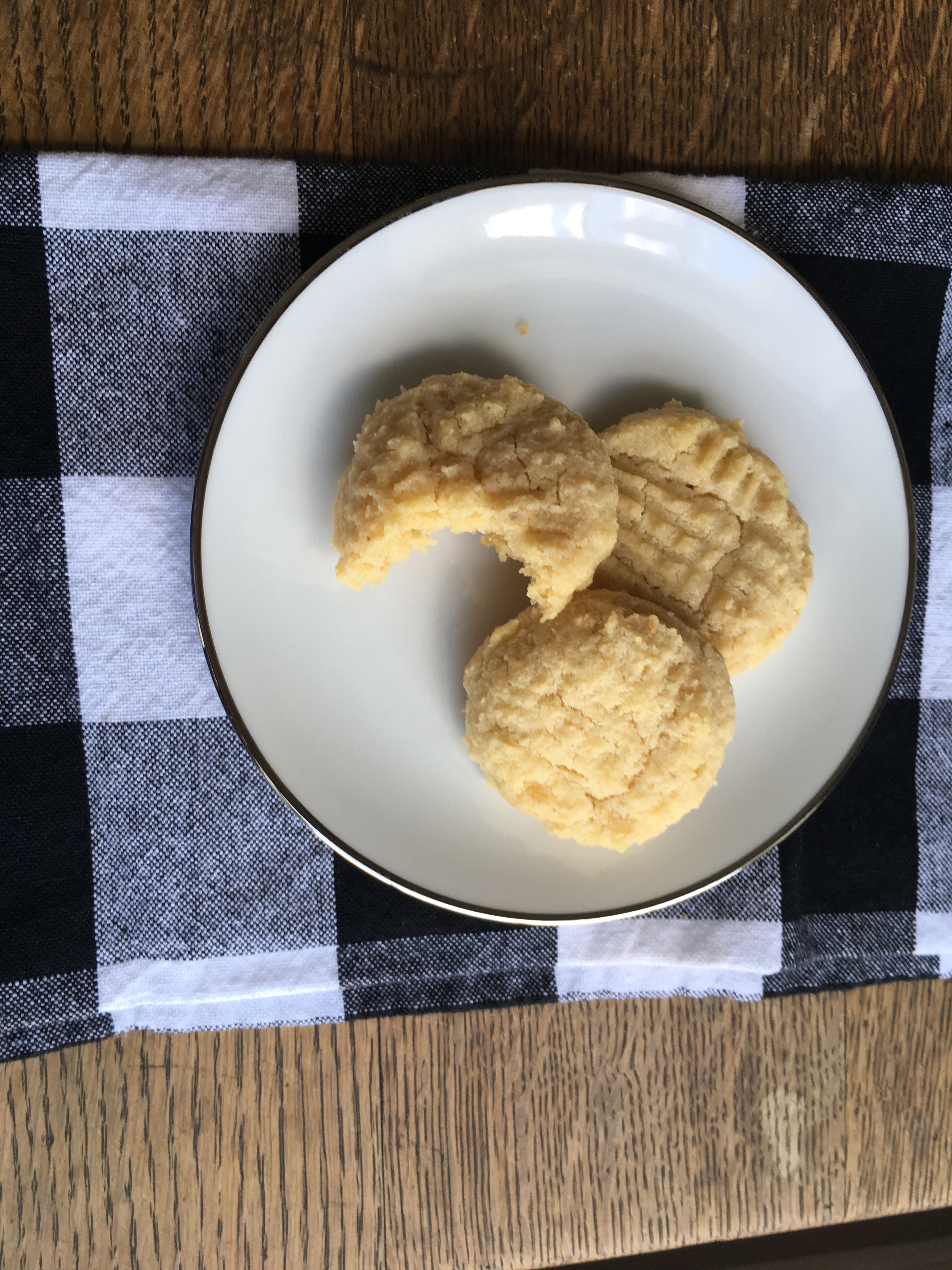 Quick and Easy Sugar-Free Shortbread Cookies | The Gingham Apron
