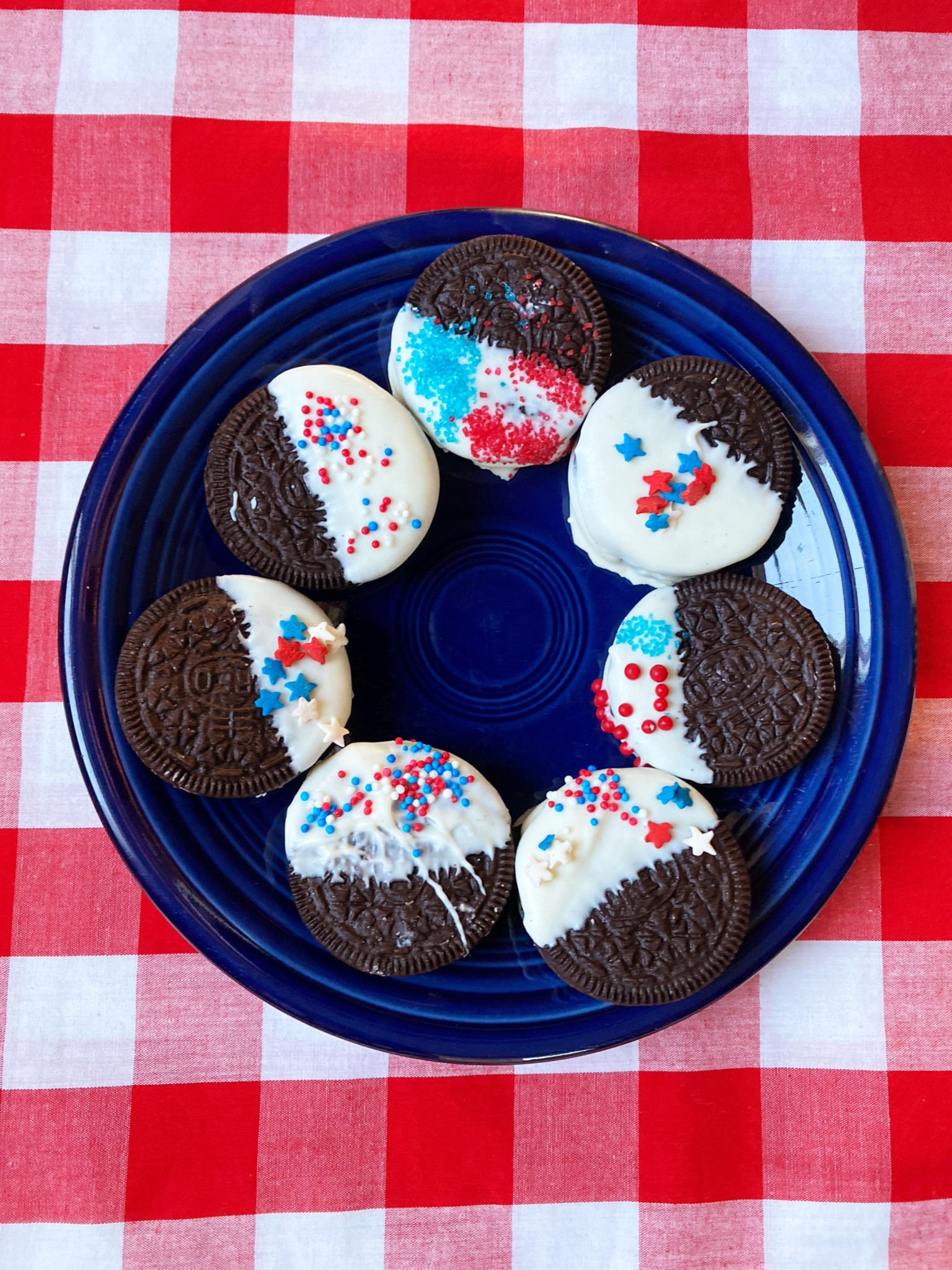 Independence Day Dipped Oreos | The Gingham Apron