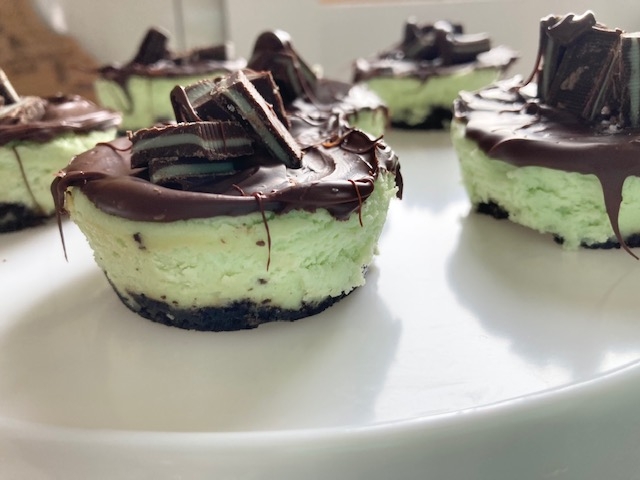 Mini Mint Cheesecakes | The Gingham Apron